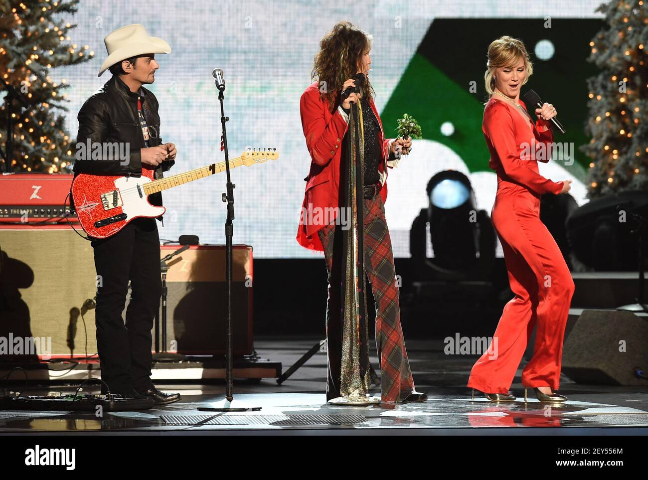 07 November 2013 - Nashville, Tennessee - Brad Paisley, Steven Tyler ...