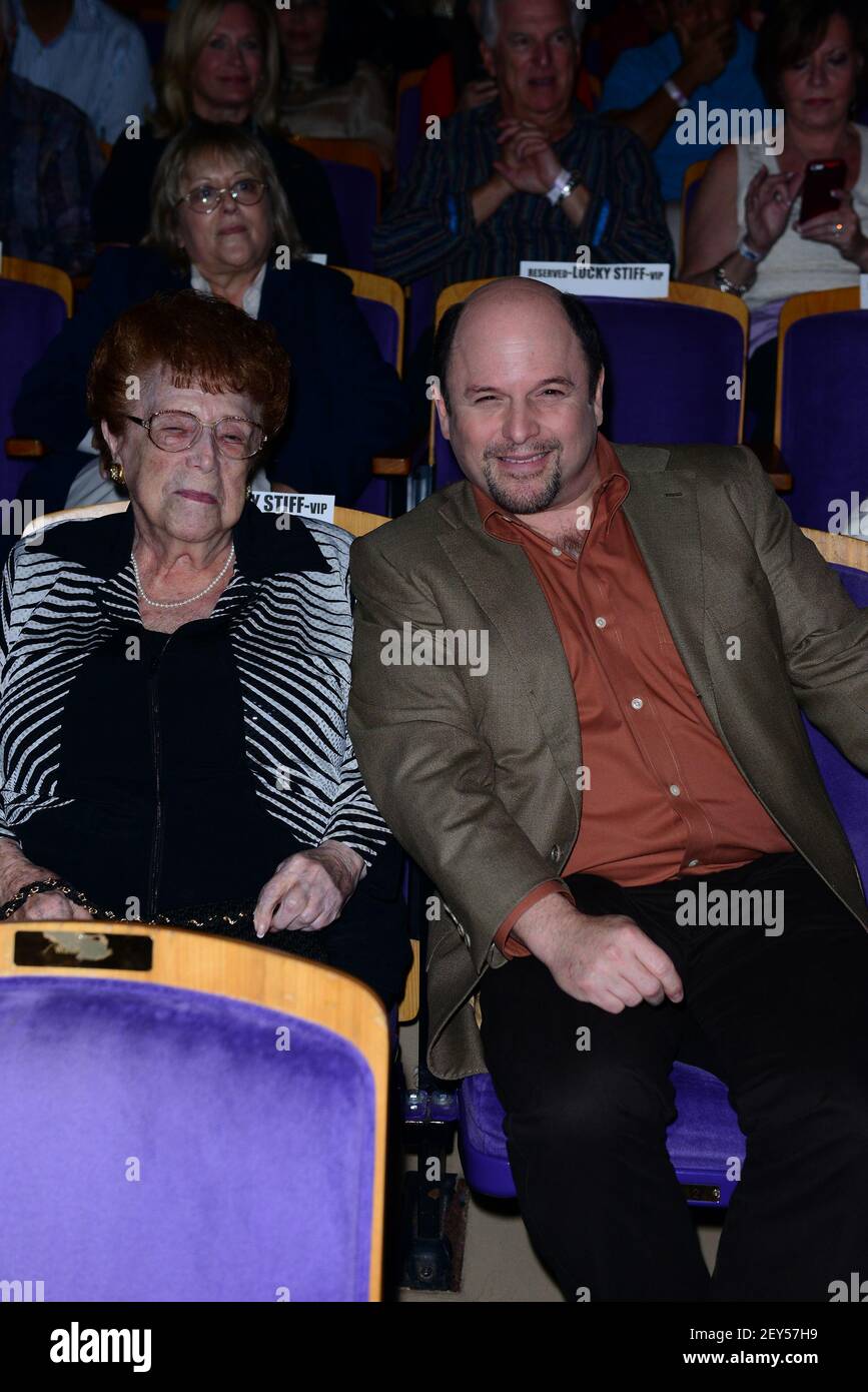 Jason Alexander (R) and his mother Ruth Minnie attends The 29th Annual ...