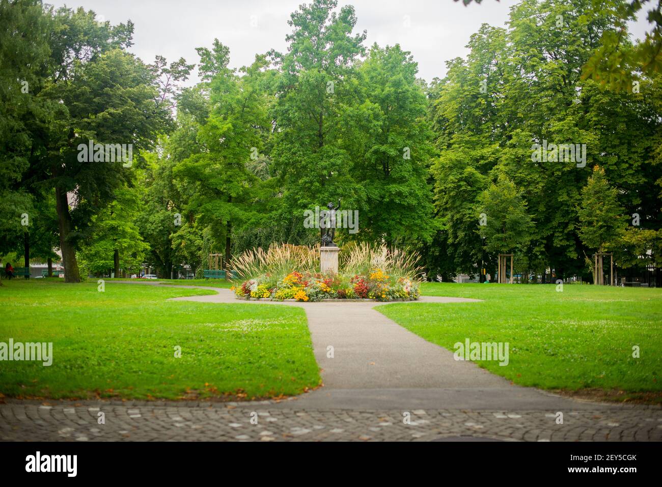 A large green park High quality photo Stock Photo - Alamy