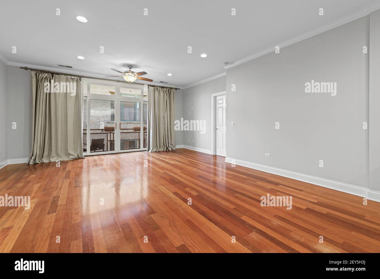 Inside empty room hi-res stock photography and images - Alamy