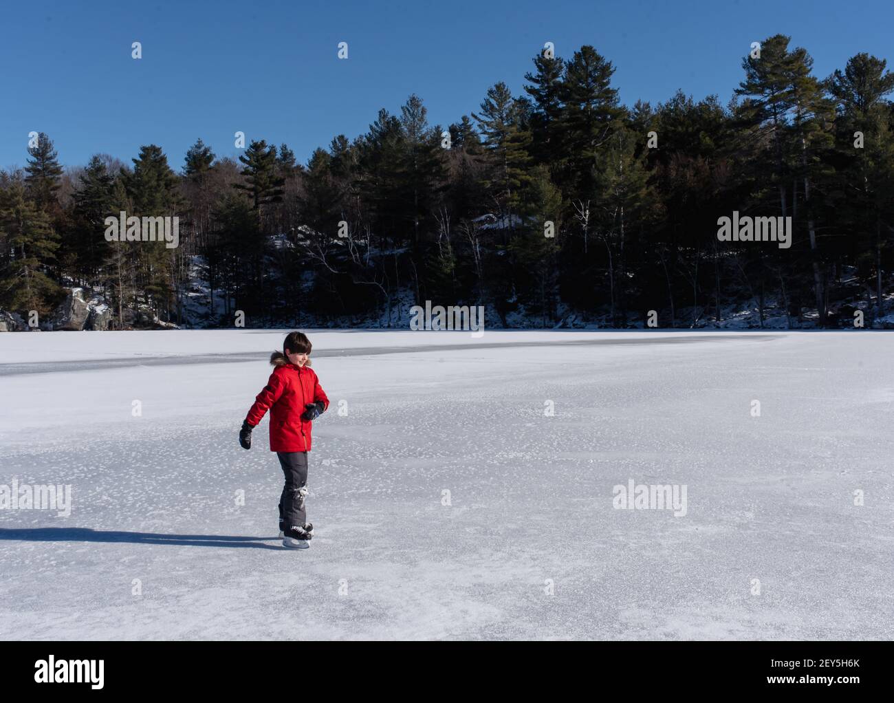 Young child skating hi-res stock photography and images - Alamy