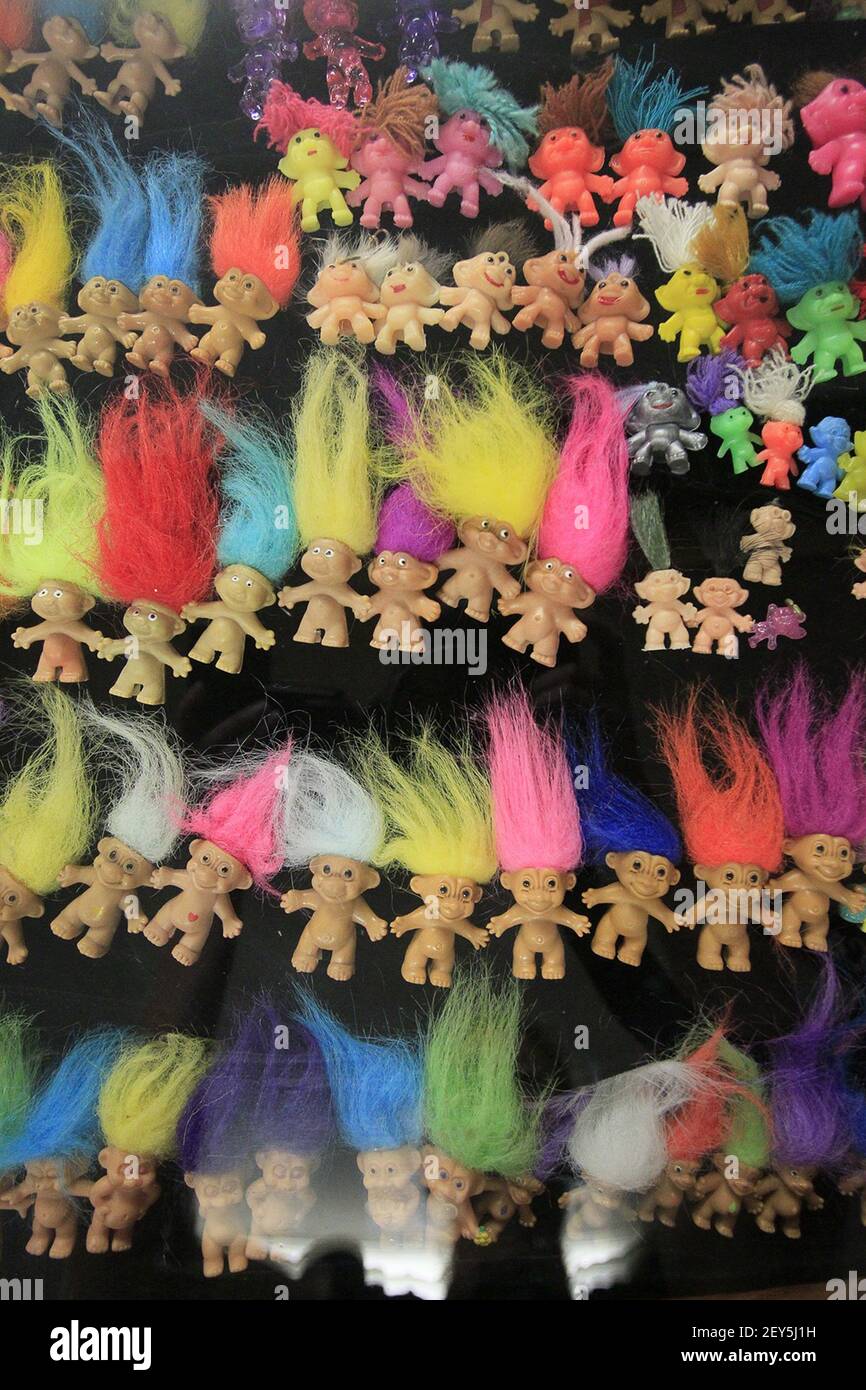 These trolls were available to be purchased from gum ball type vending ...