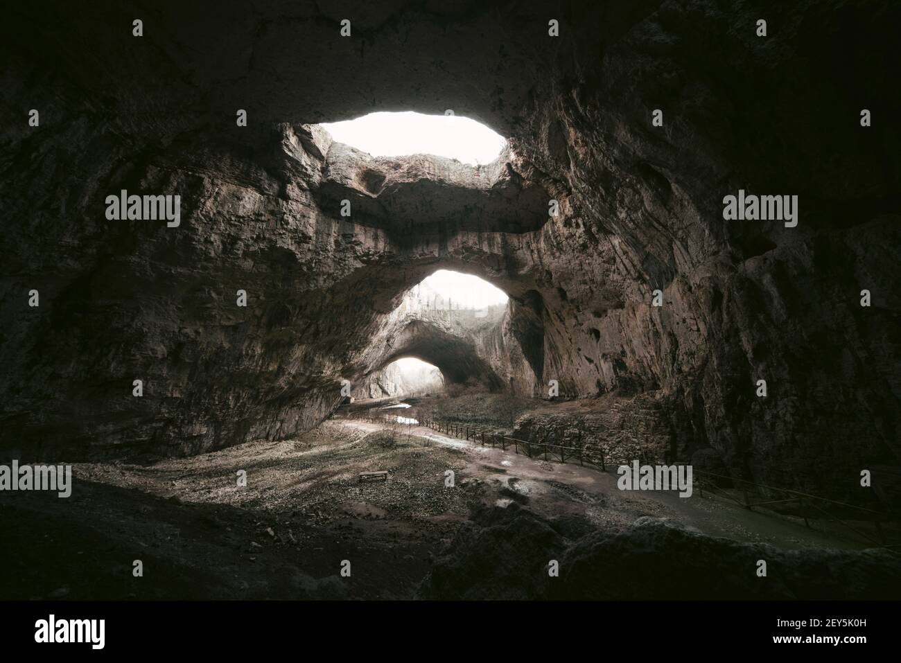 Empty cave hi-res stock photography and images - Alamy