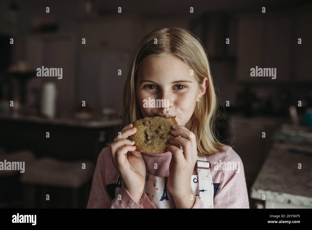 Tween blond hi-res stock photography and images - Alamy