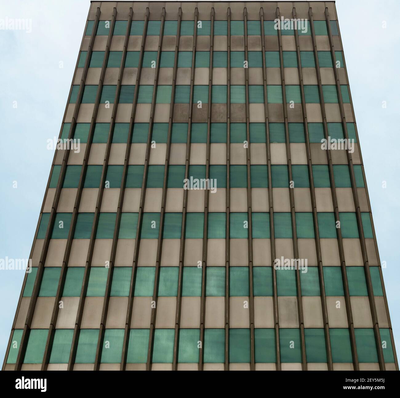 Modern facade hi-res stock photography and images - Alamy