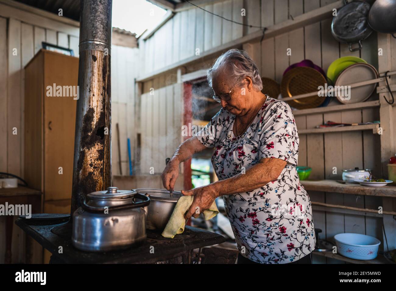 Retro stove hi-res stock photography and images - Alamy