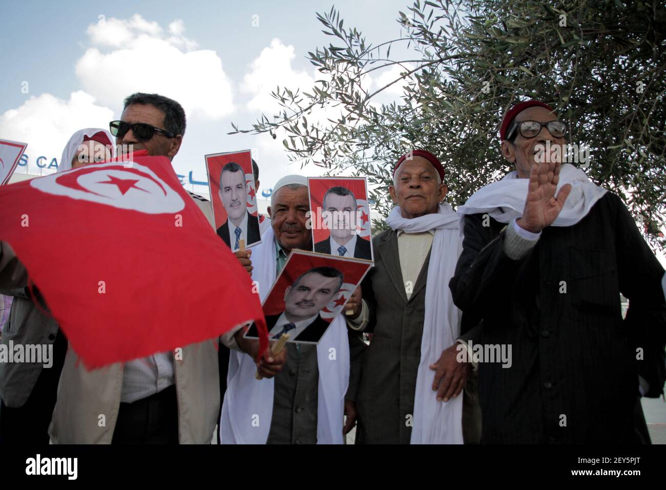 Supporters of Hachmi Hamdi, the leader of "Tayar Mahaba" party, wait ...