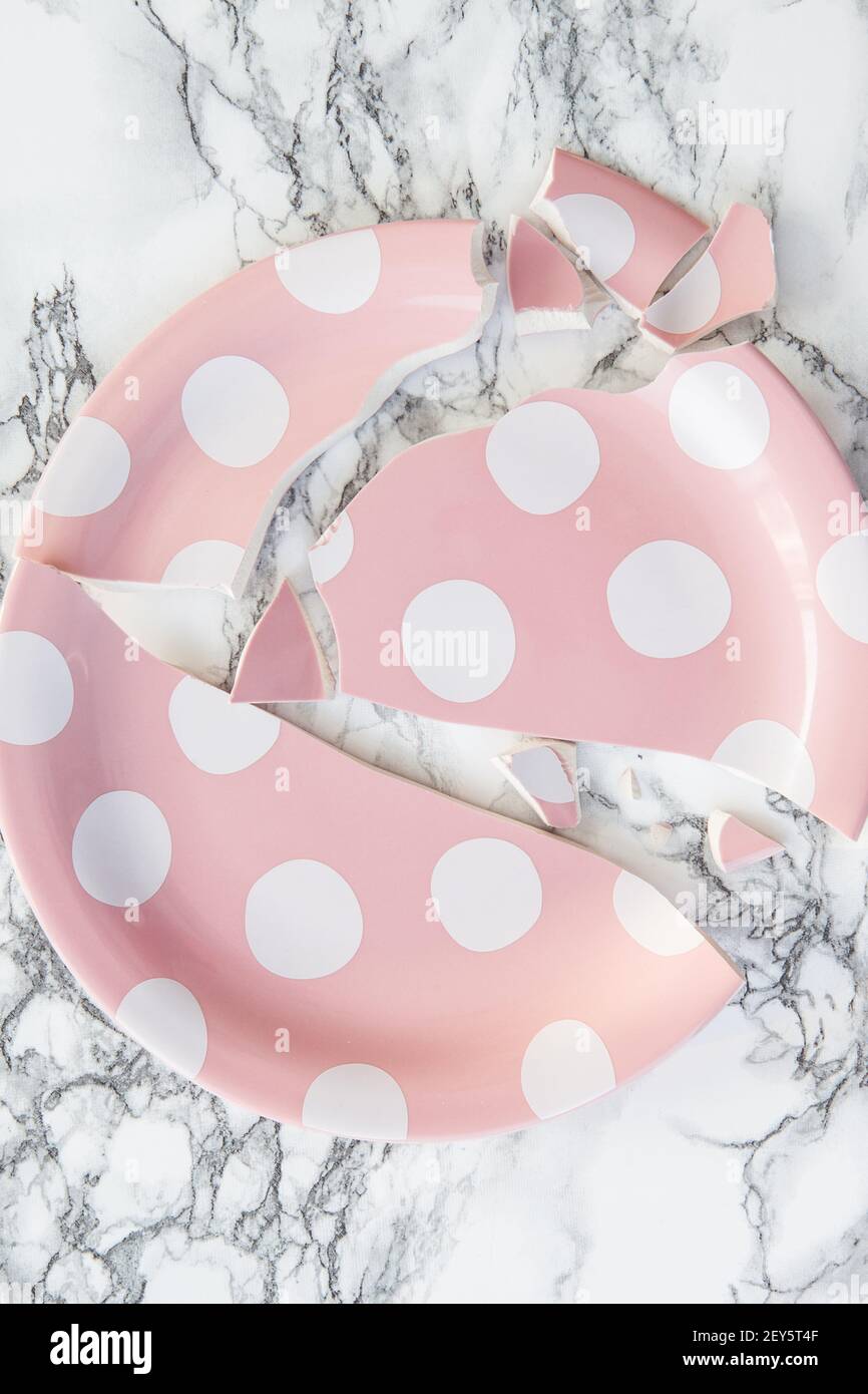 Broken plate hi-res stock photography and images - Alamy