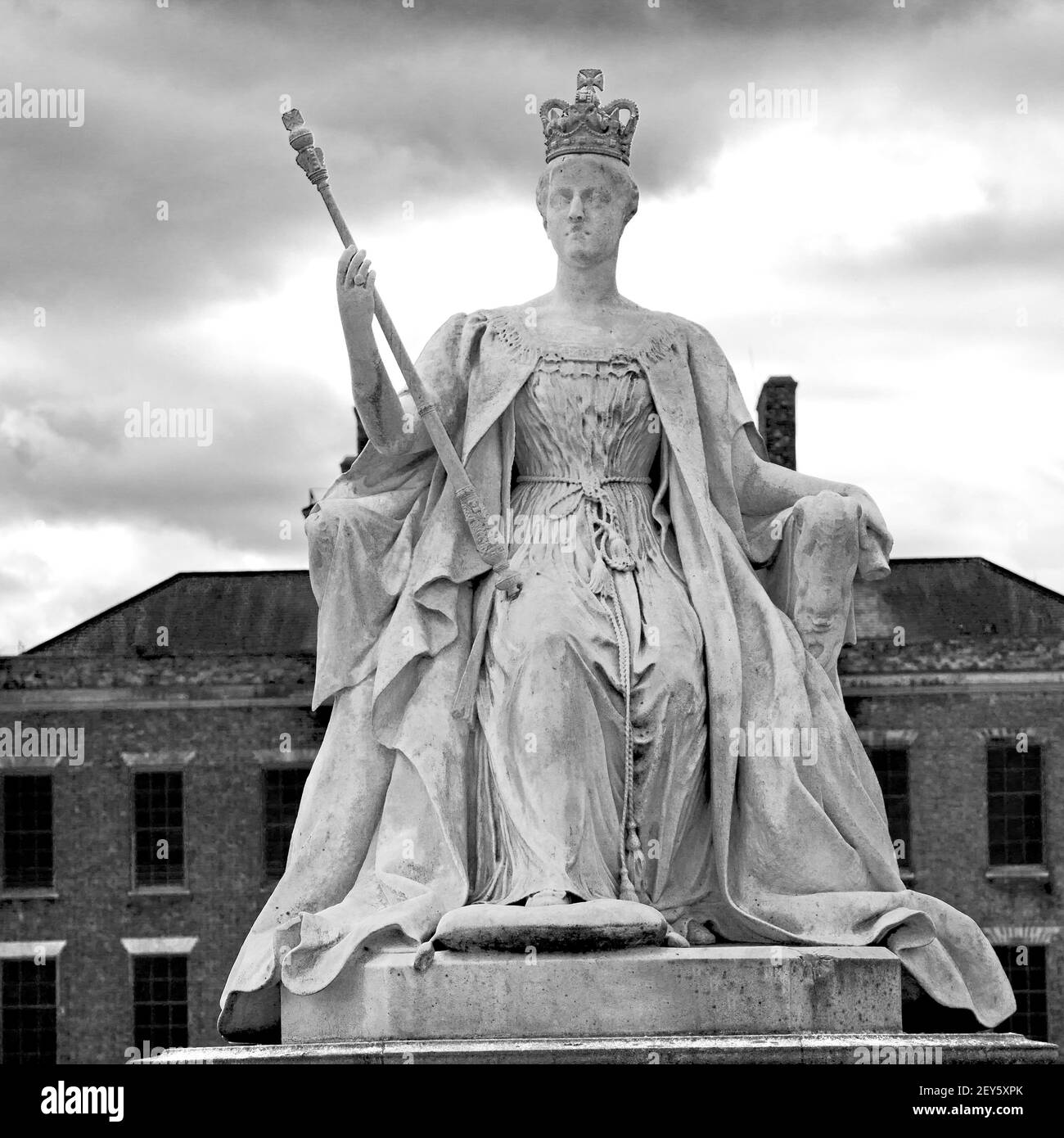 Historic marble and statue in old city of london england Stock Photo ...