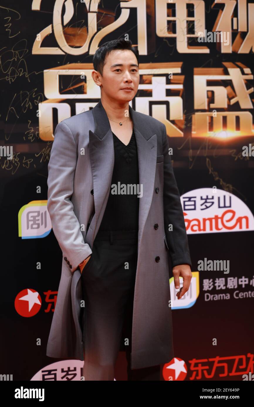 Chinese actor Luo Jin shows up at the red carpet for the 2021 ...