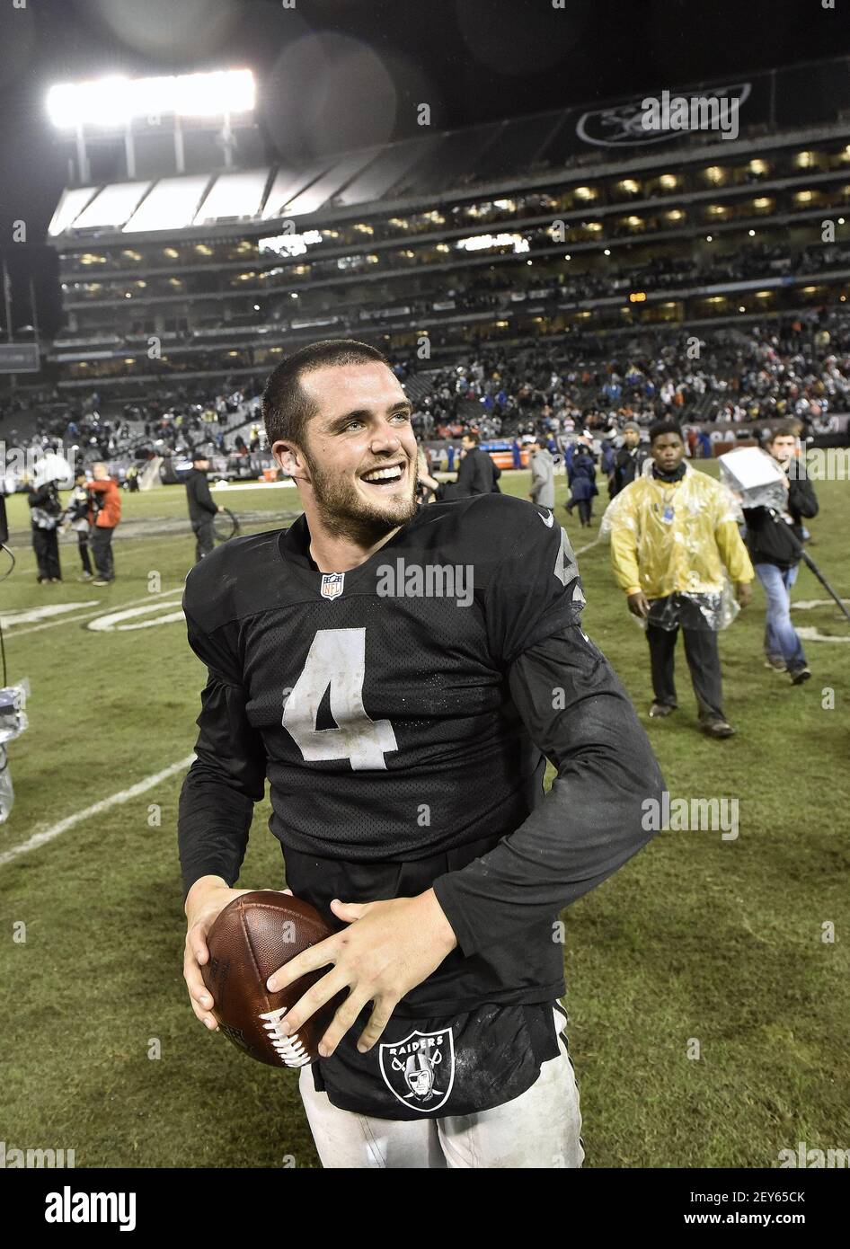 Oakland Raiders quarterback Derek Carr (4) celebrates after a 24-20 win ...