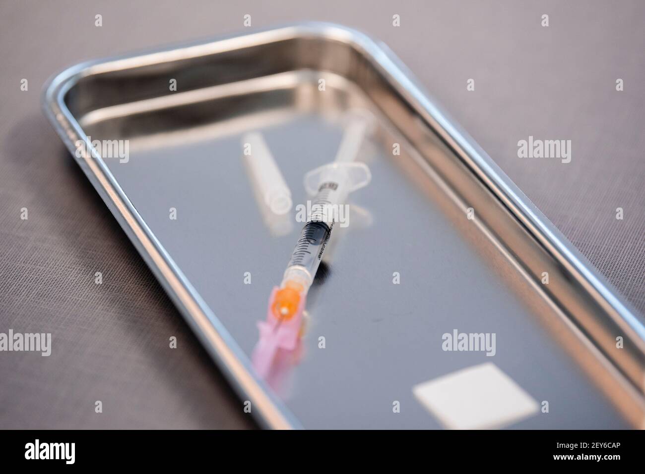 Shot syringe tray vaccination hi-res stock photography and images - Alamy