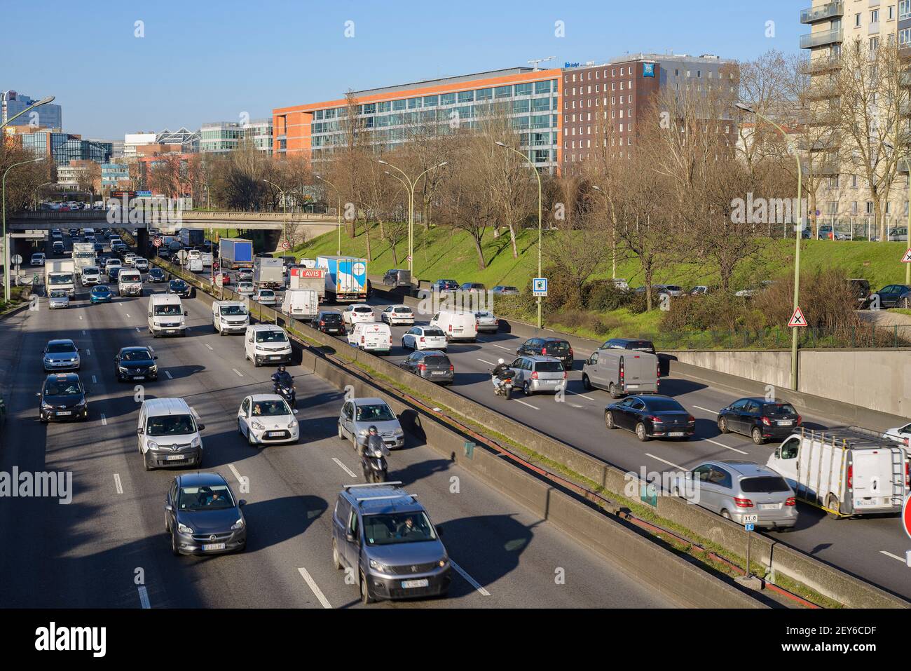 Camion sur route hi-res stock photography and images - Alamy