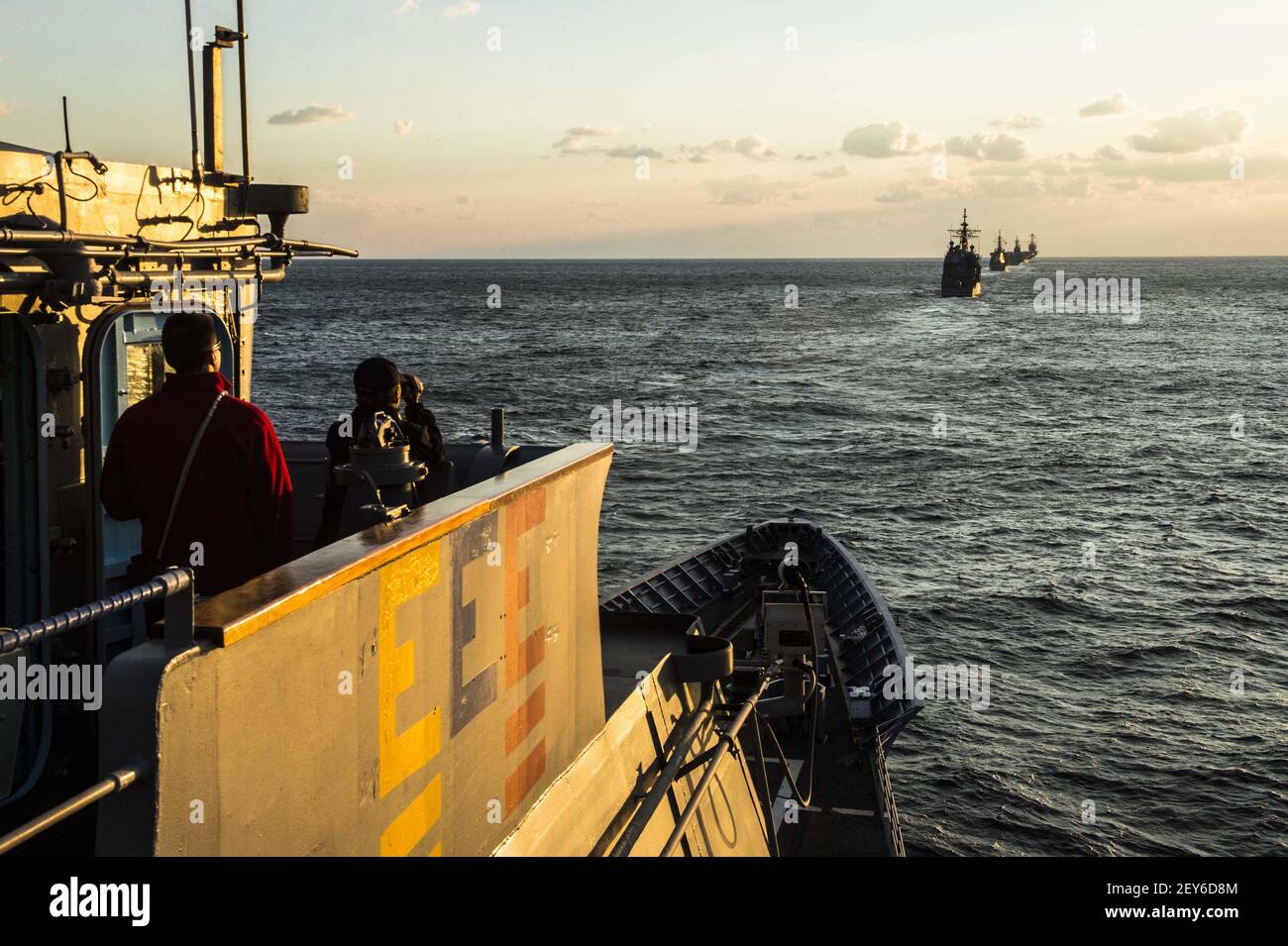 PACIFIC OCEAN (Nov. 19, 2014) The Ticonderoga-class guided-missile ...
