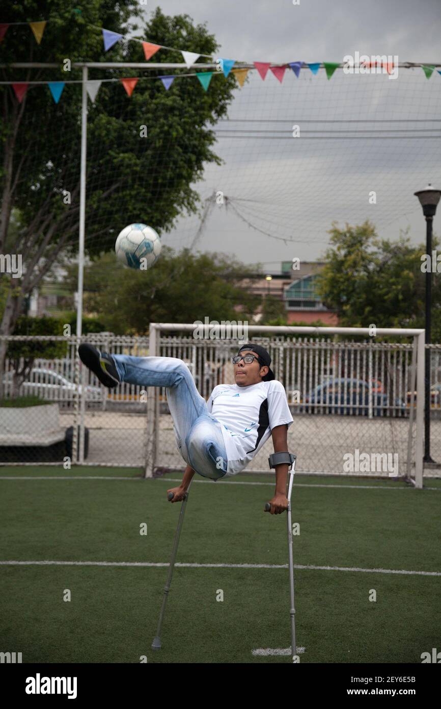 Volley kick hi-res stock photography and images - Alamy