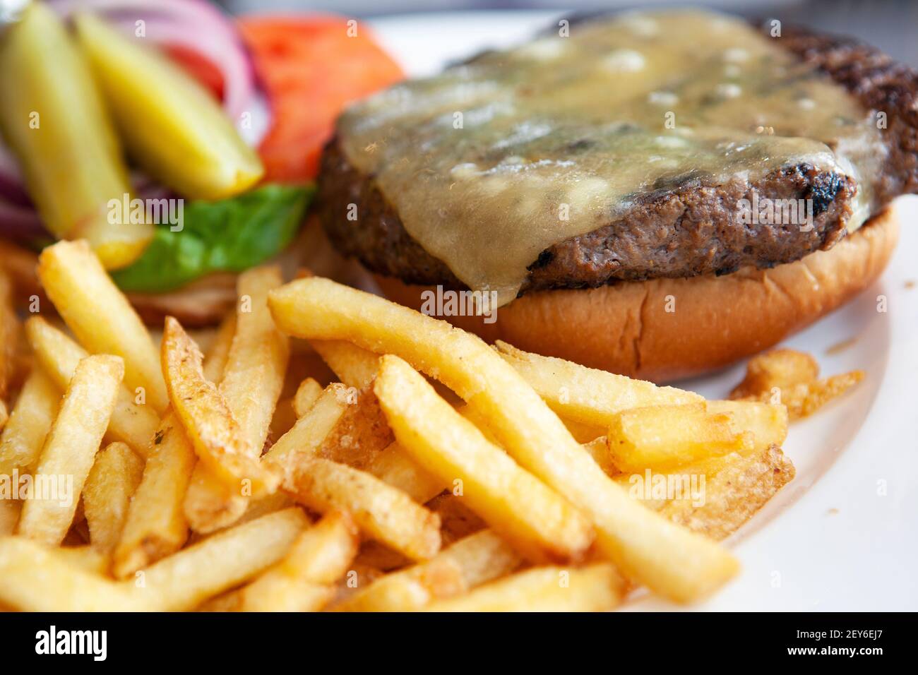 Cheeseburger and fries hi-res stock photography and images - Alamy