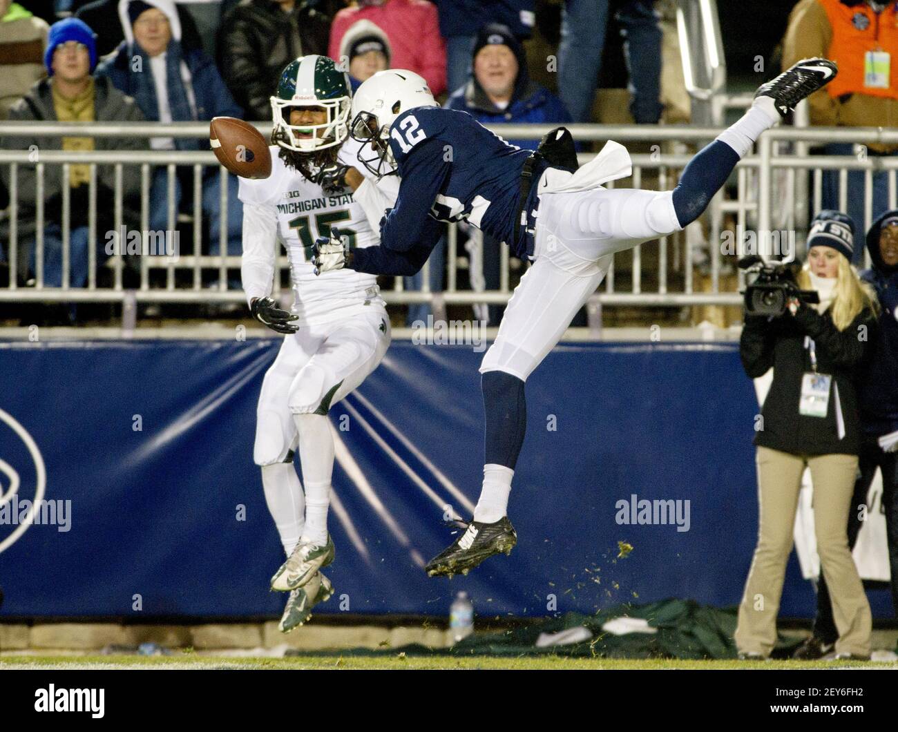 Michigan State's Trae Waynes (15) intercepts a pass intended for Penn ...