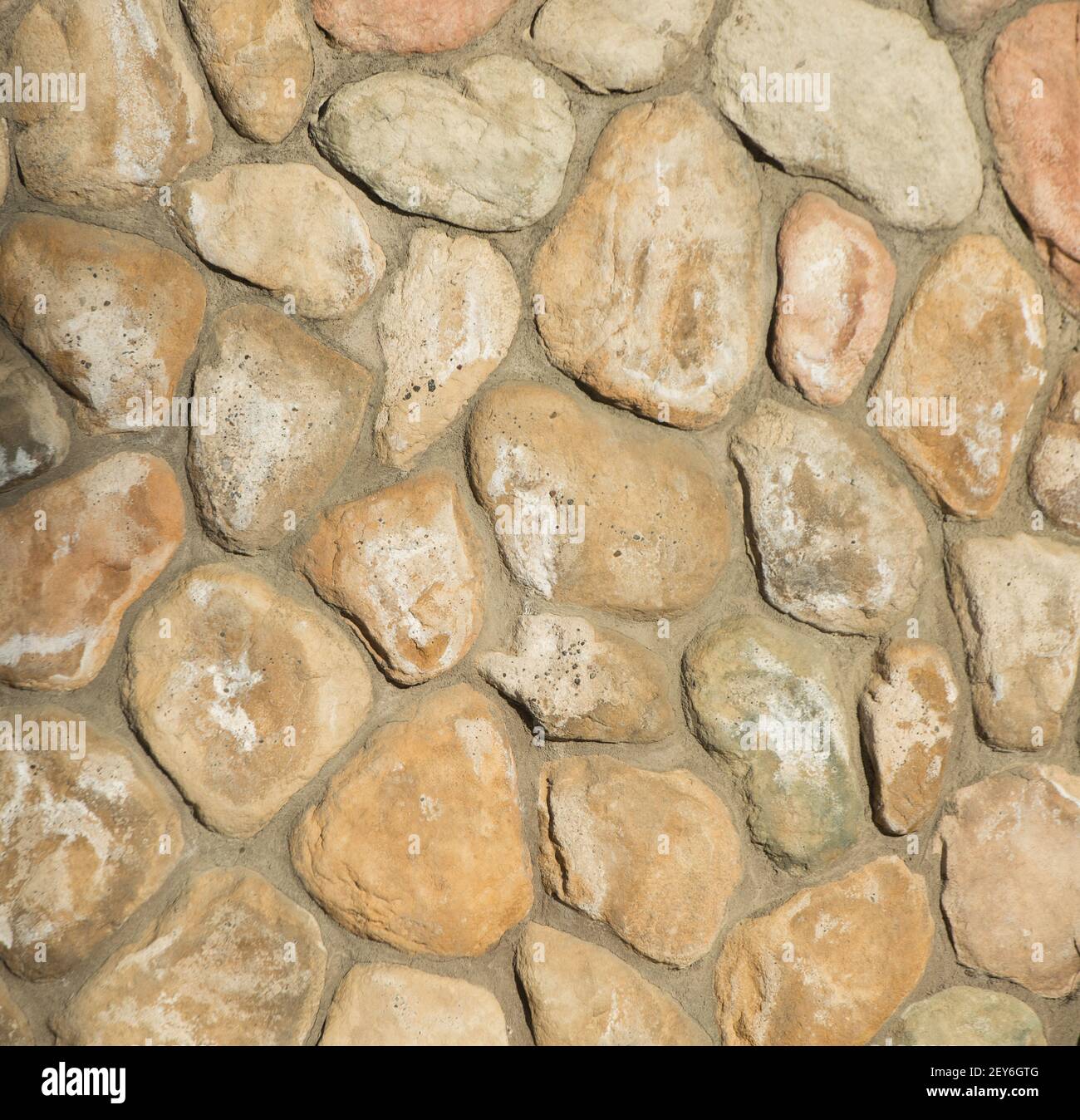 Stone wall rounded stones hi-res stock photography and images - Alamy