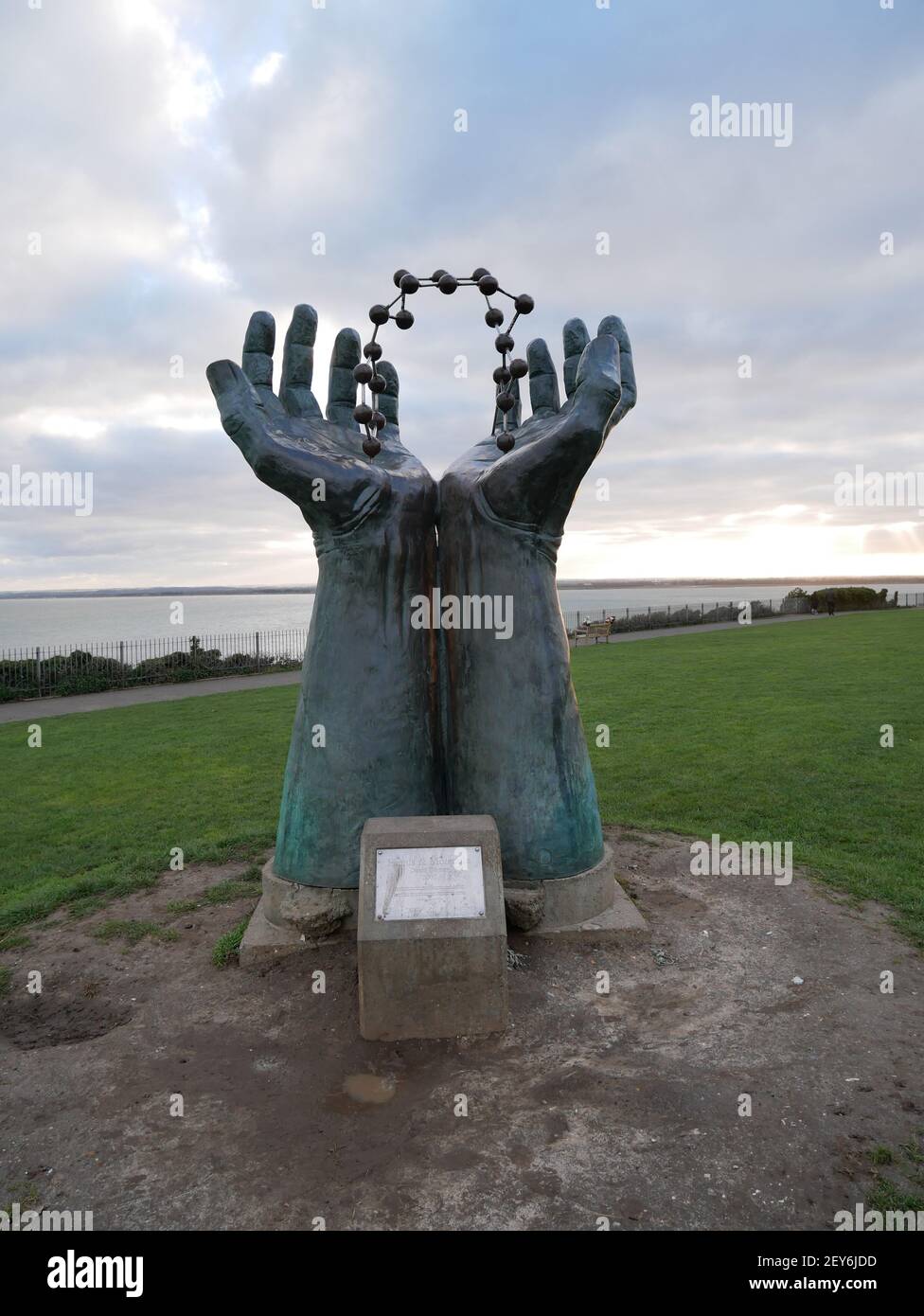 Hands and Molecule Statue, West Cliff, Ramsgate, Kent, England. Isle of ...