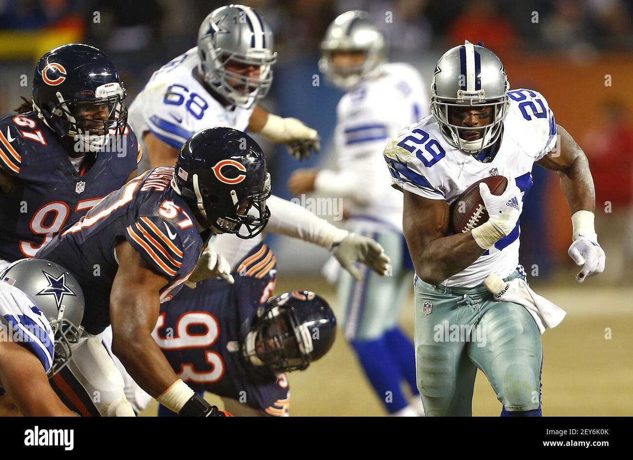 Dallas Cowboys running back DeMarco Murray (29) bursts past Chicago ...