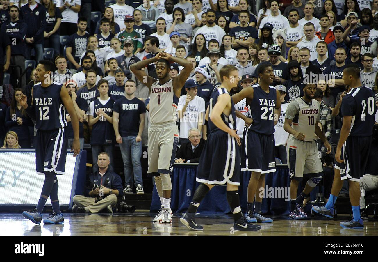 Connecticut's Phillip Nolan (1) reacts to a 24-19 deficit to Yale 24-19 ...