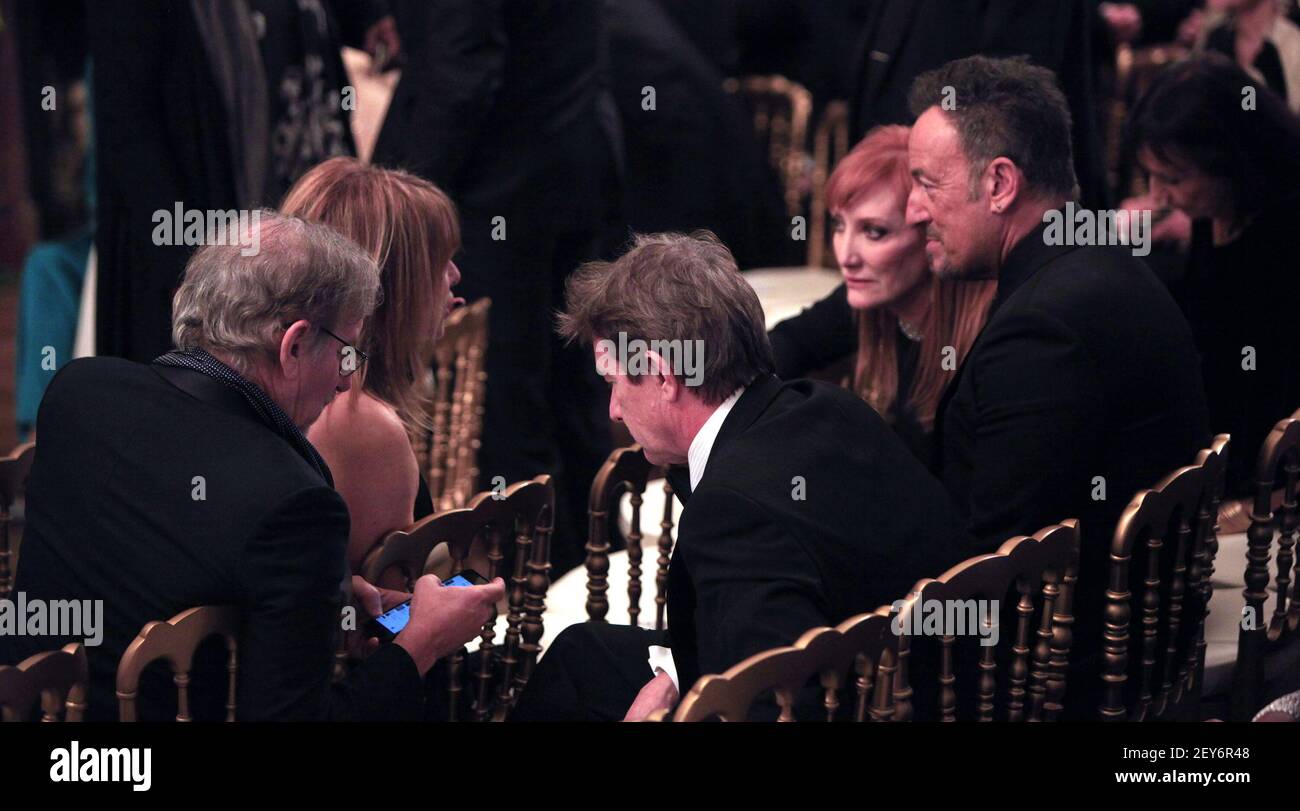 Steven Spielberg and wife Kate Capshaw talk to Matrin Short and Bruce ...