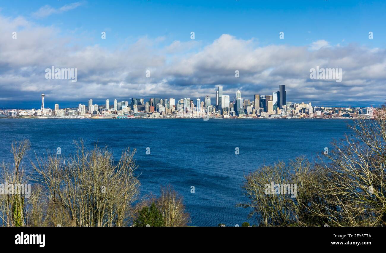 A view of the Seattle skyline on a clear day Stock Photo - Alamy