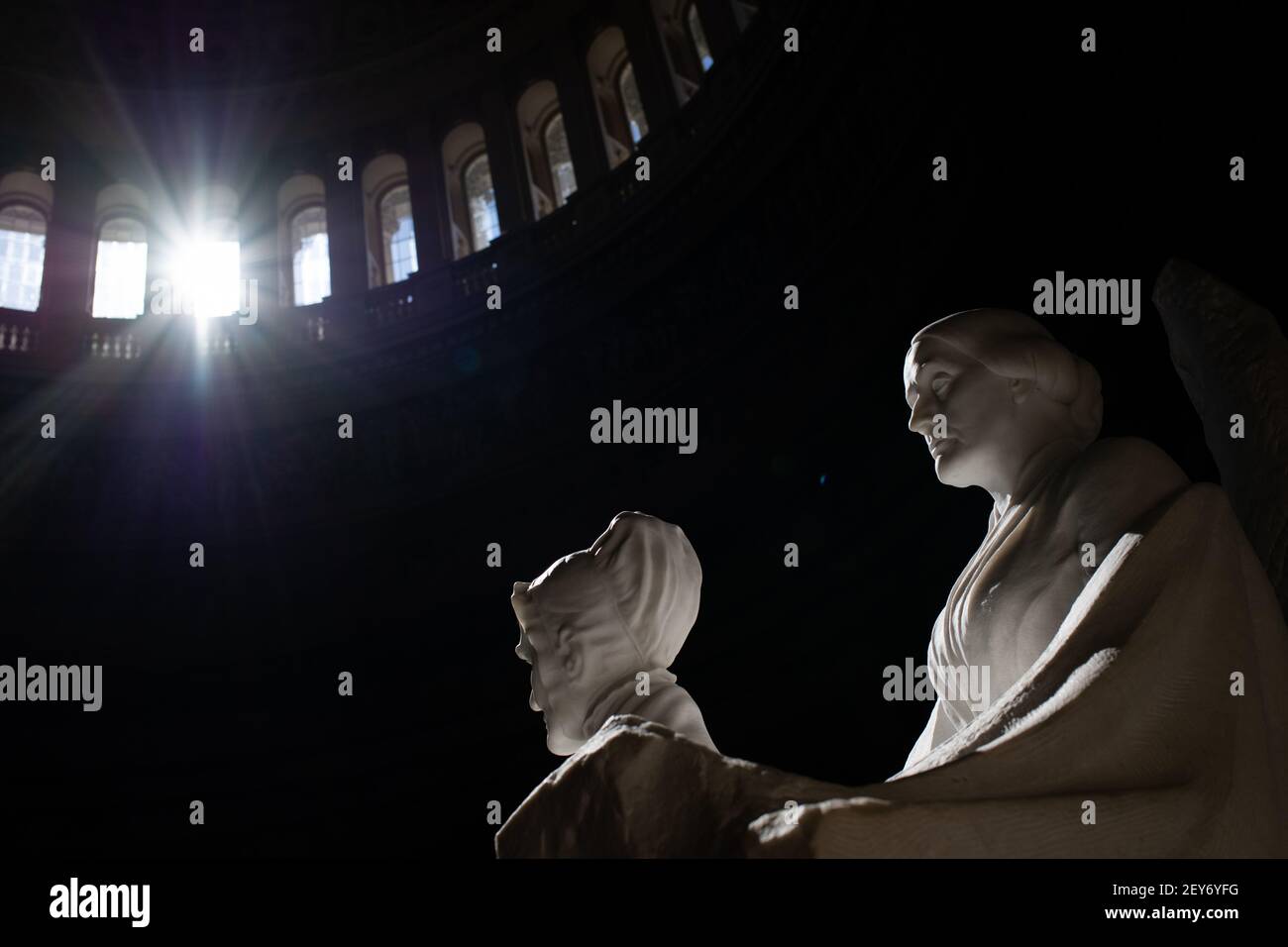 Womens portrait monument hi-res stock photography and images - Alamy