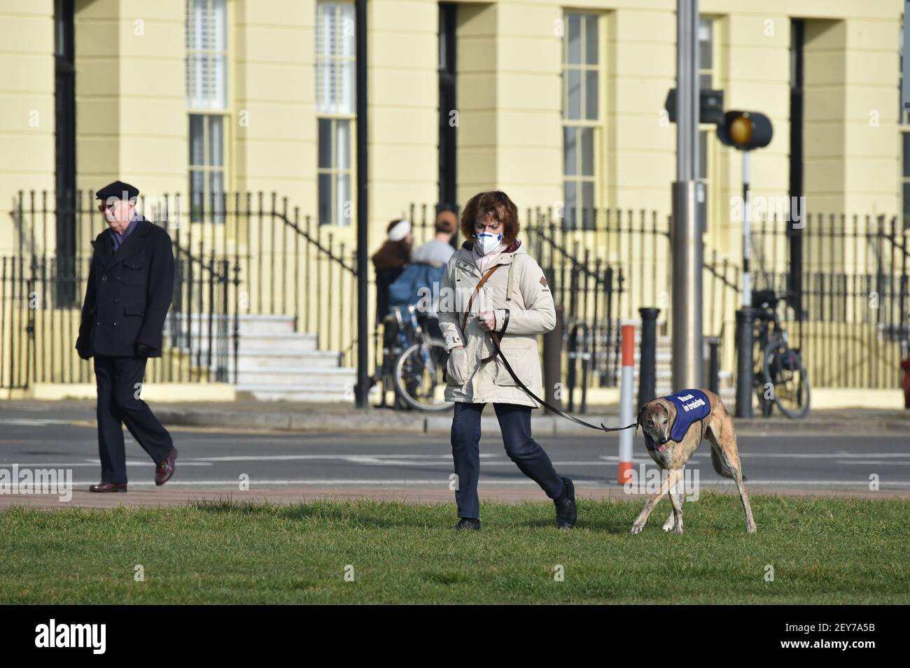 People in the UK wear masks for everyday life during Covid 19 Pandemic ...