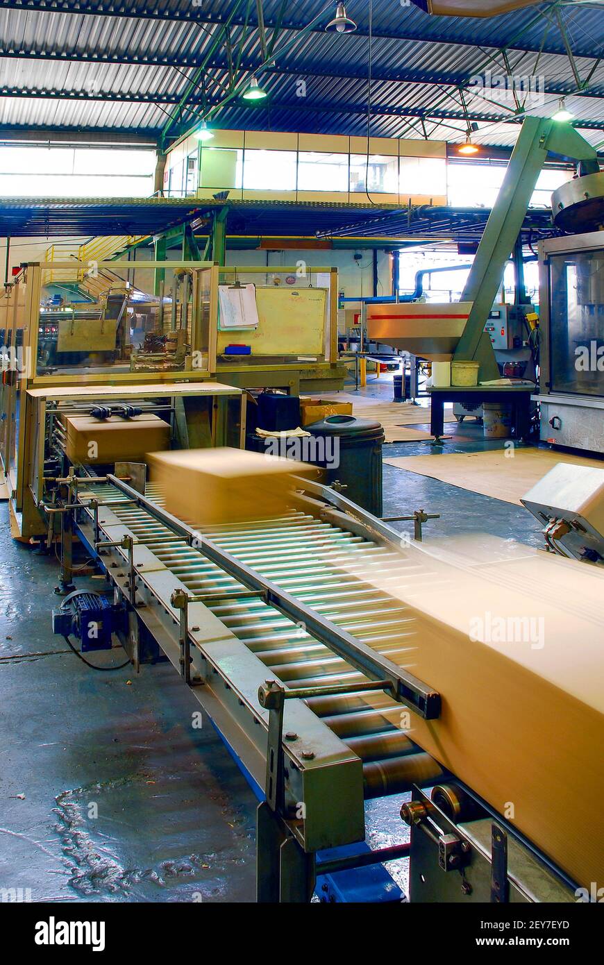 Box packing machine with conveyor, engine oil filling factory Stock ...