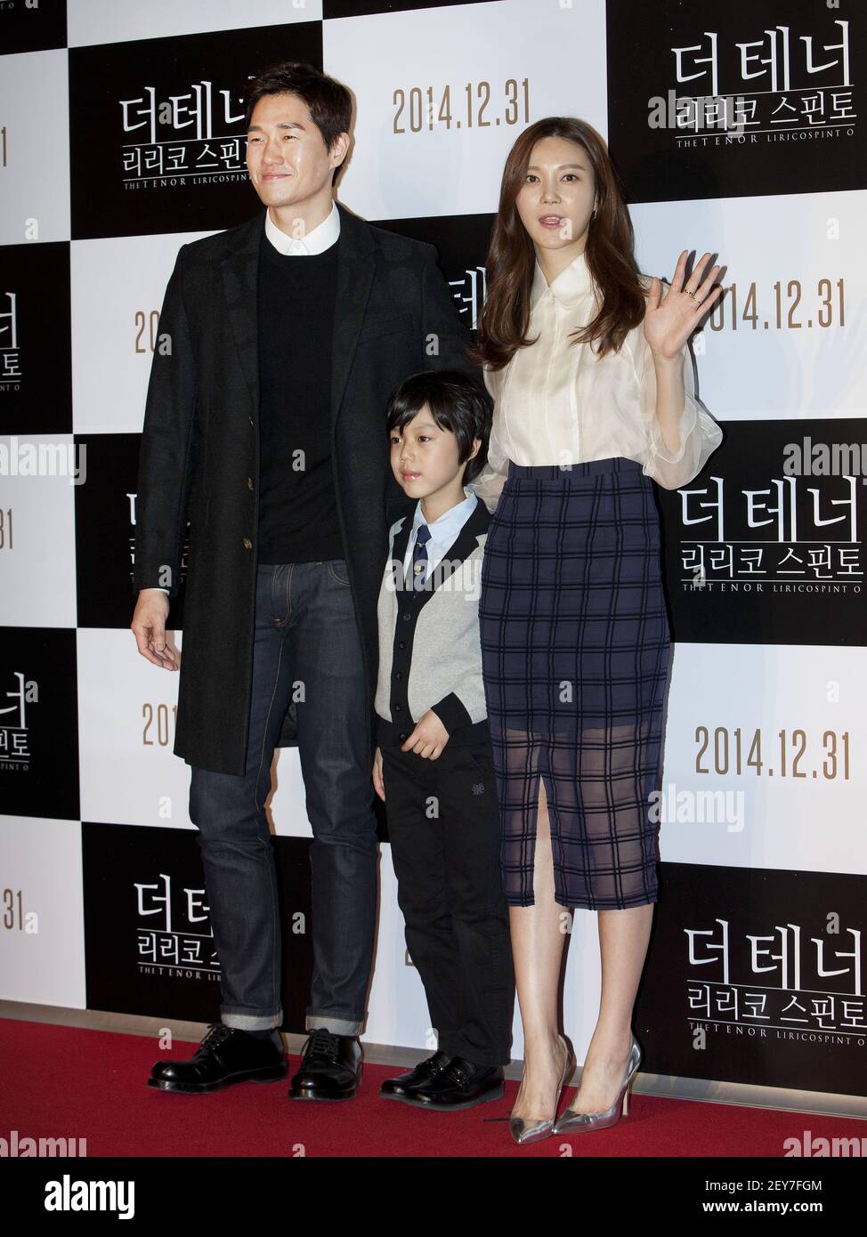 22 December 2014 - Seoul, South Korea : (L to R) South Korean actor Yoo ...