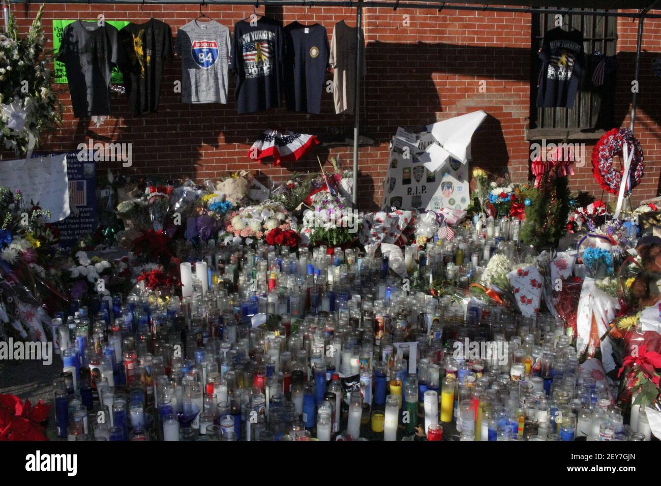 Memorial for ambushed Brooklyn NYPD officers Ramos and Liu on Tompkins ...