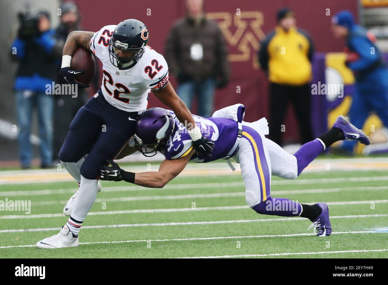 Chicago Bears running back Matt Forte (22) is tackled by Vikings ...