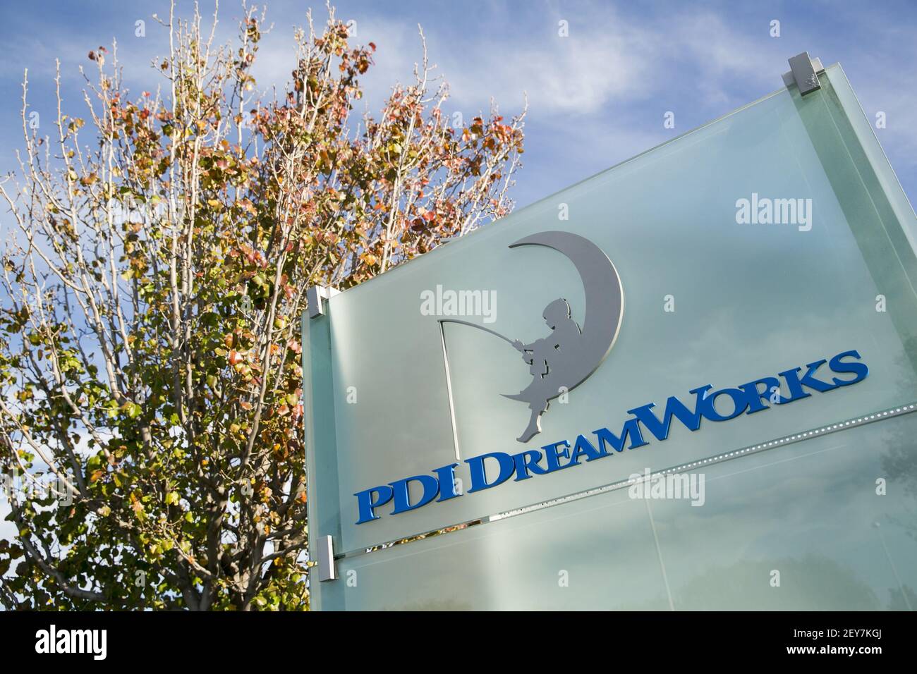 Dreamworks logo hi-res stock photography and images - Alamy