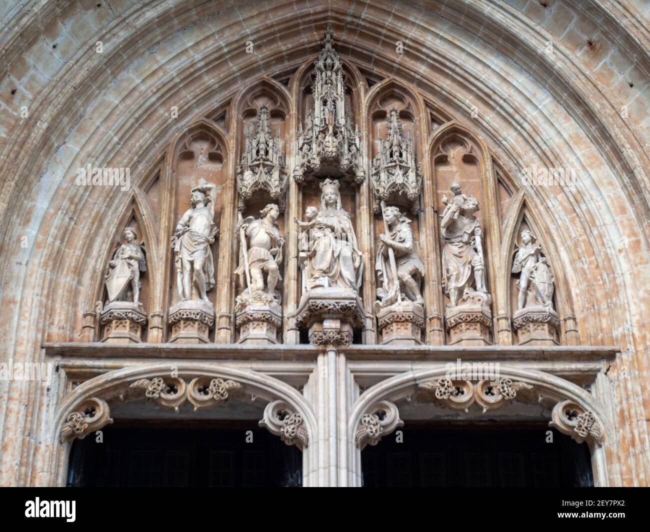 Notre Dame Du Sablon Church Main Entrance Door Tympanum Stock Photo Alamy notre-dame-du-sablon-church-main-entrance-door-tympanum-stock-photo-alamy