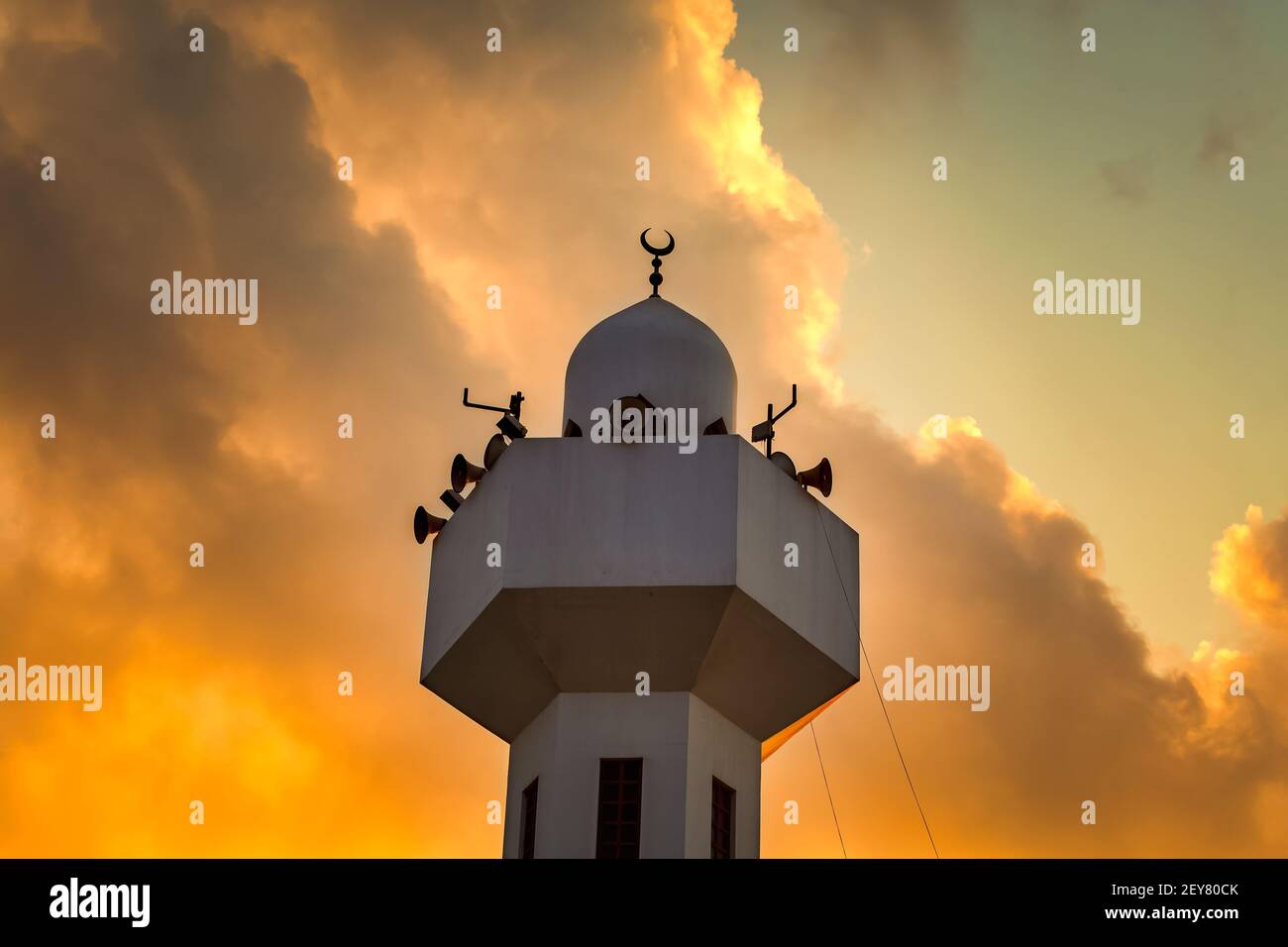 Beautiful Al Khobar Corniche Mosque in Sunrise background. AlKhobar ...