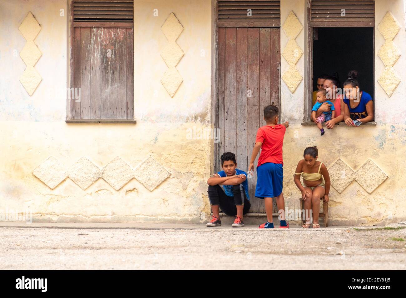 Cuban family in home hi-res stock photography and images - Alamy