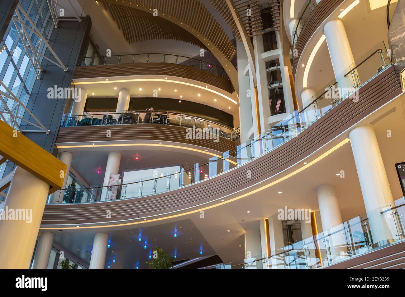 Multi shop arcade hi-res stock photography and images - Alamy