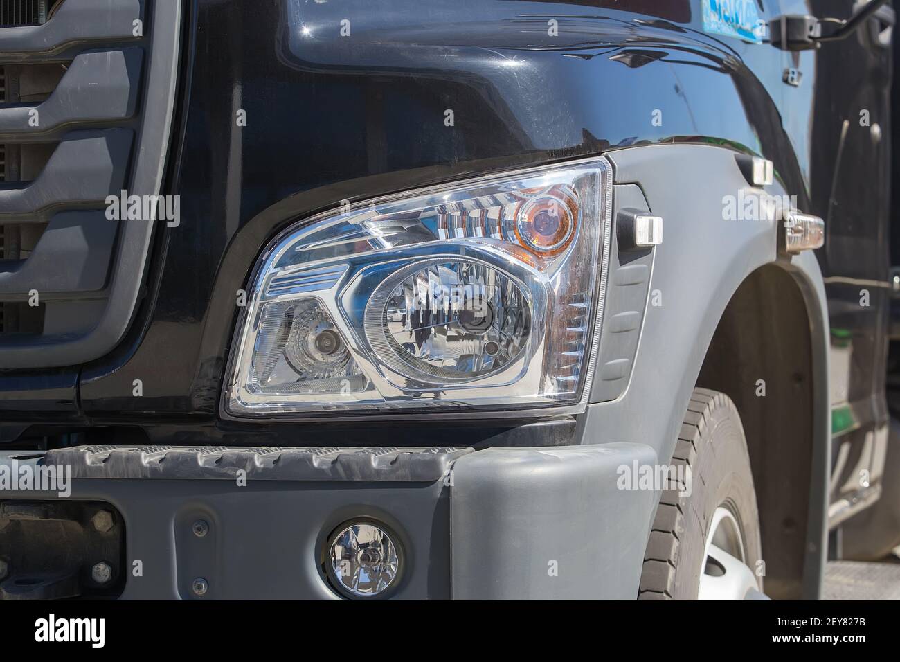 truck front view close up Stock Photo - Alamy