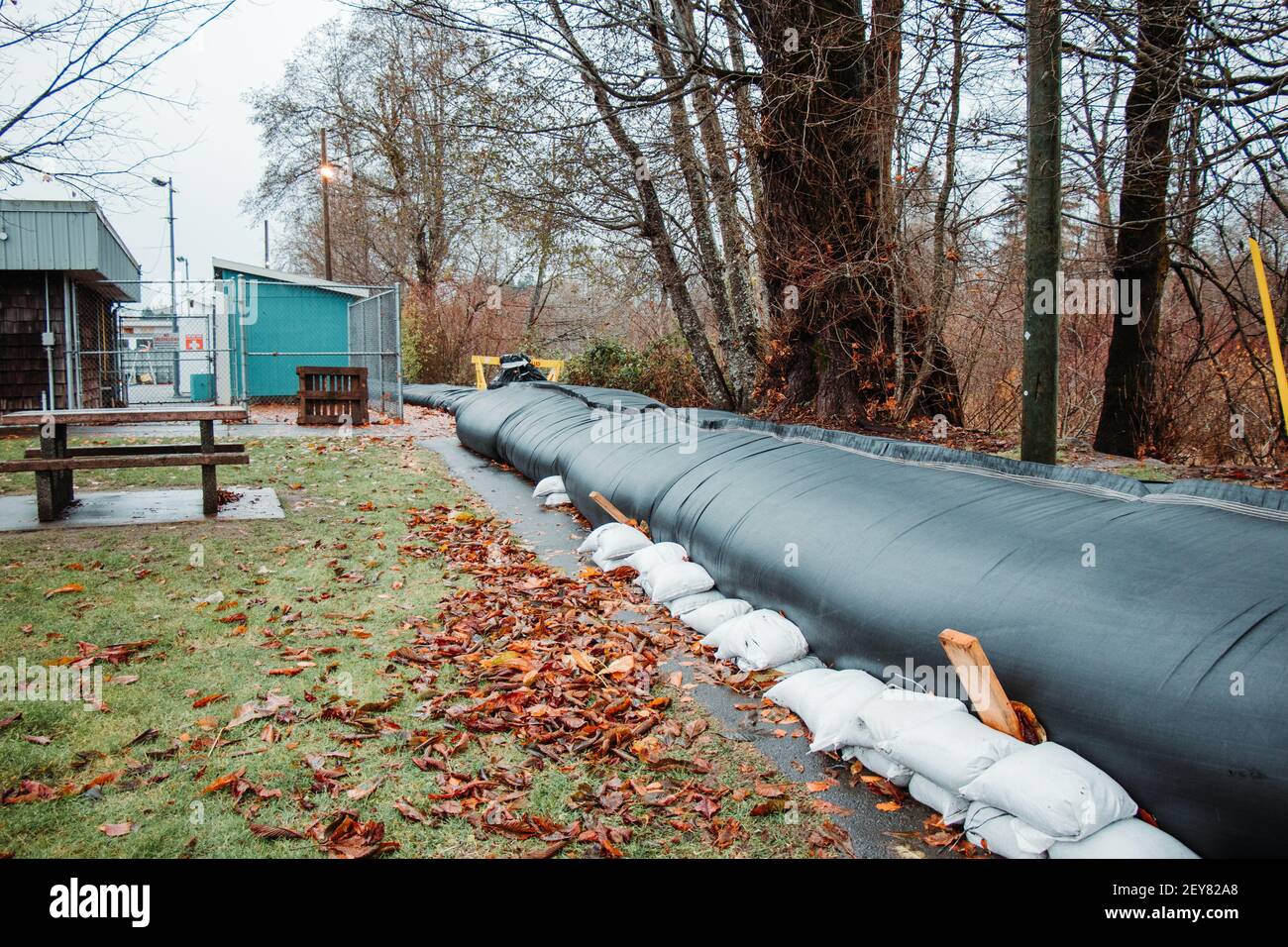 View of Aqua Dam, Inflatable dam, water inflated flood barrier to ...