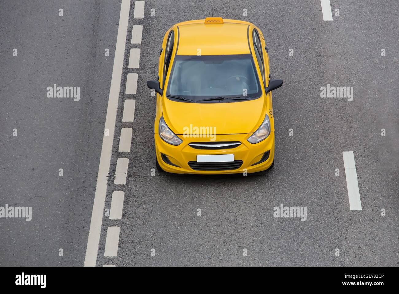 Black yellow top taxi hi-res stock photography and images - Alamy
