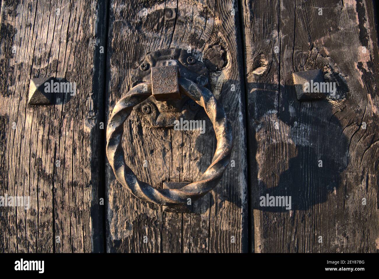 Ornate door lock handle temple hi-res stock photography and images - Alamy