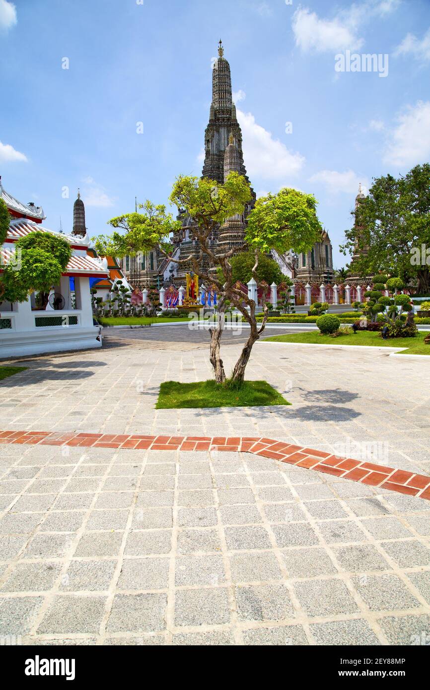 Pavement temple in tree thailand incision of the temple Stock Photo - Alamy