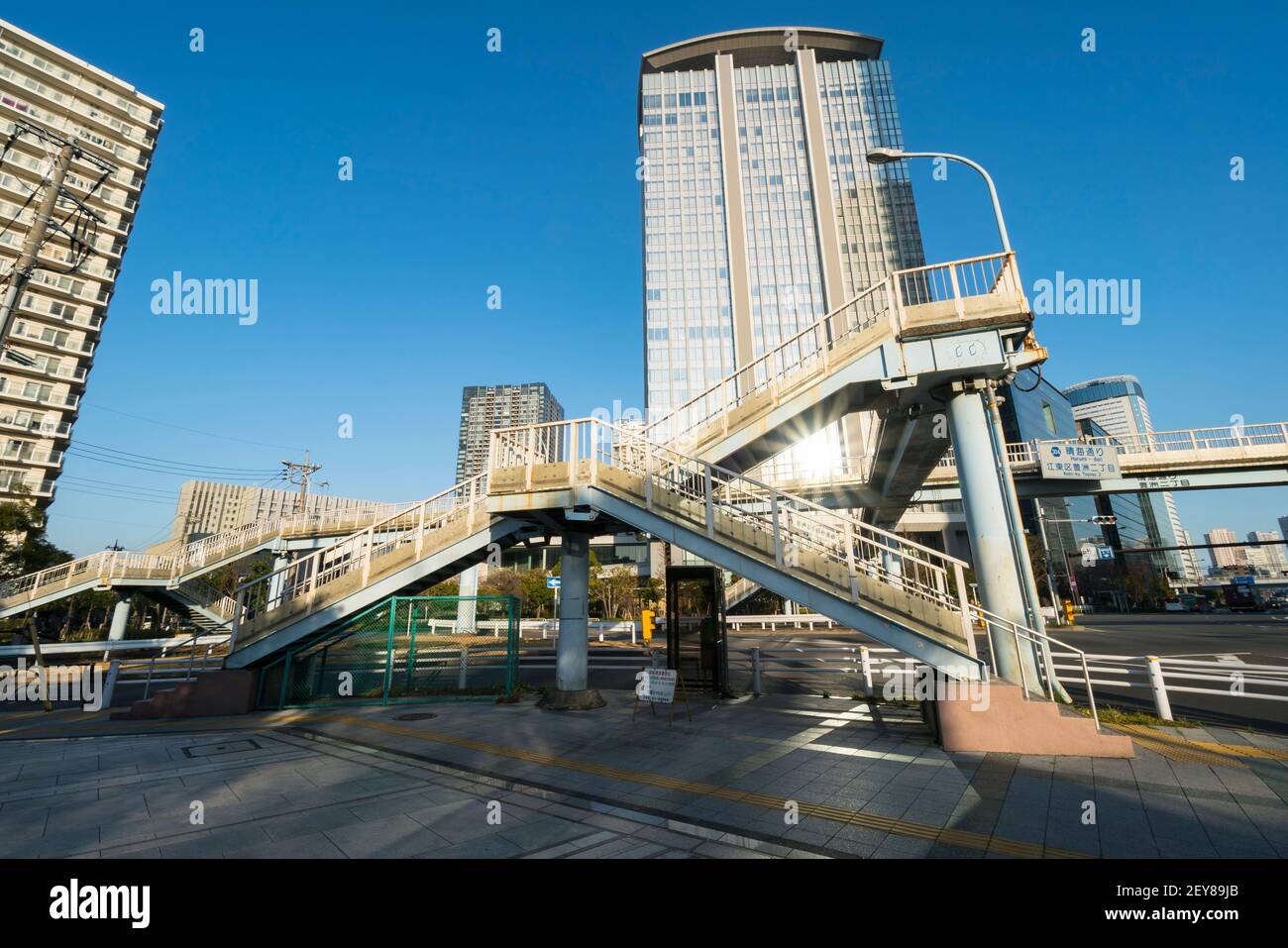 Japanese pedestrian overpass hi-res stock photography and images - Alamy