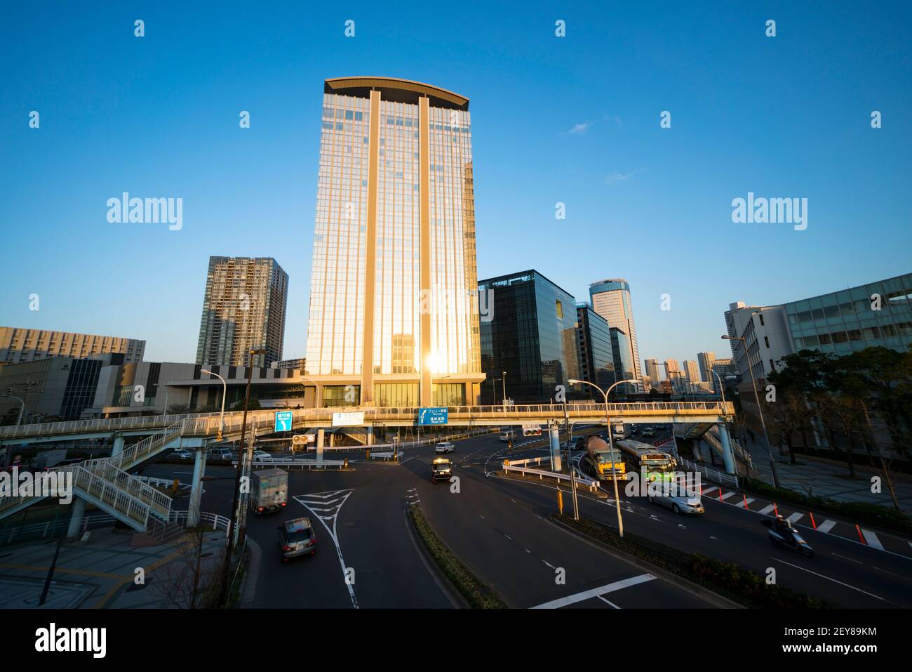 Japanese pedestrian overpass hi-res stock photography and images - Alamy