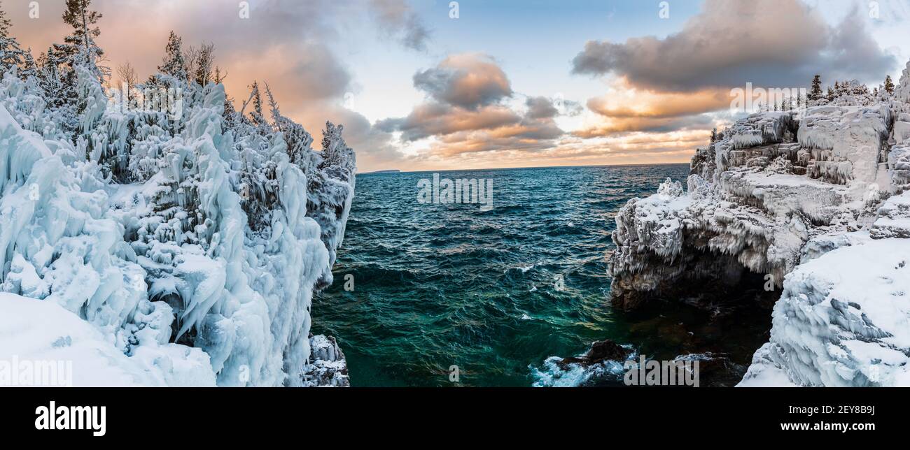 Indian Head Cove & The Grotto Bruce Peninsula National Park Tobermory ...