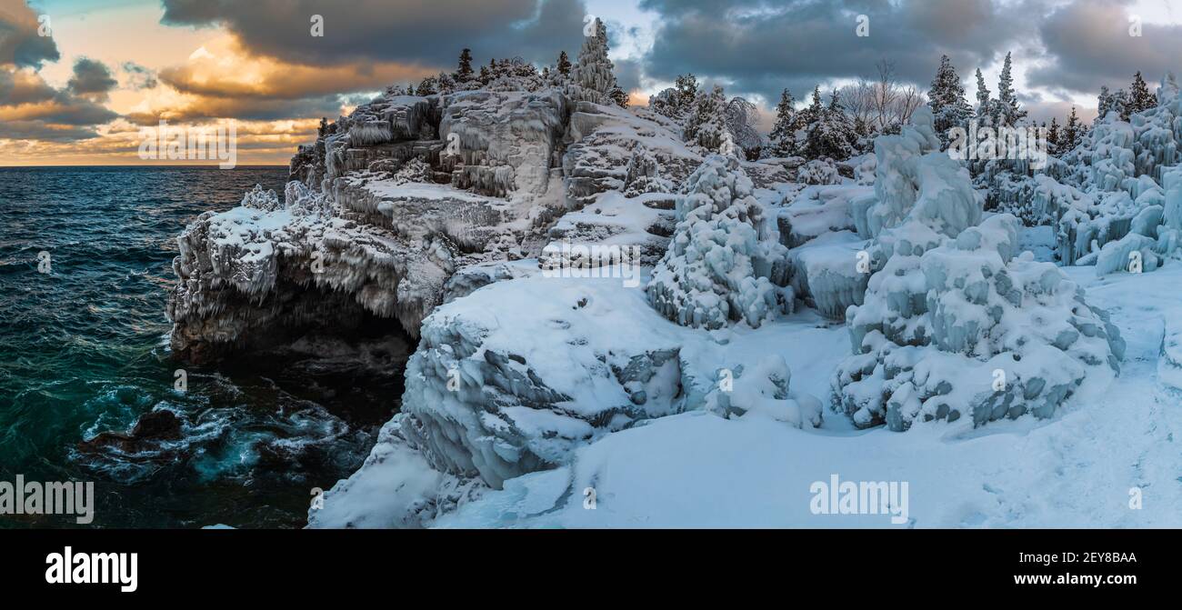 Indian Head Cove & The Grotto Bruce Peninsula National Park Tobermory ...