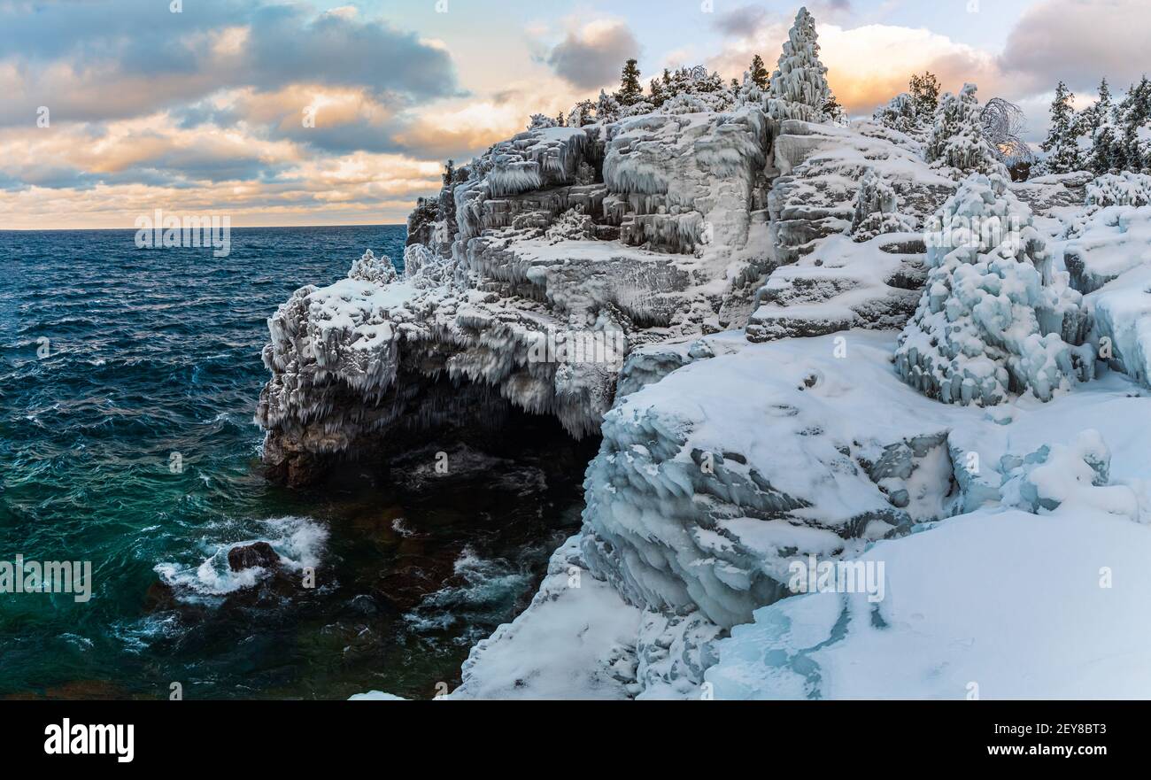 Indian Head Cove & The Grotto Bruce Peninsula National Park Tobermory ...