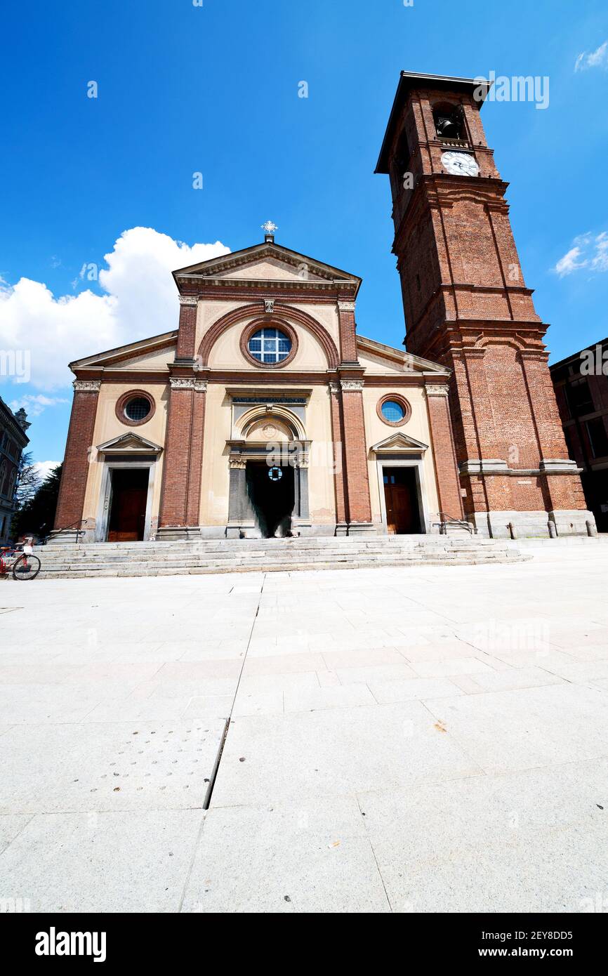 Exterior architecture in europe and sunlight Stock Photo - Alamy
