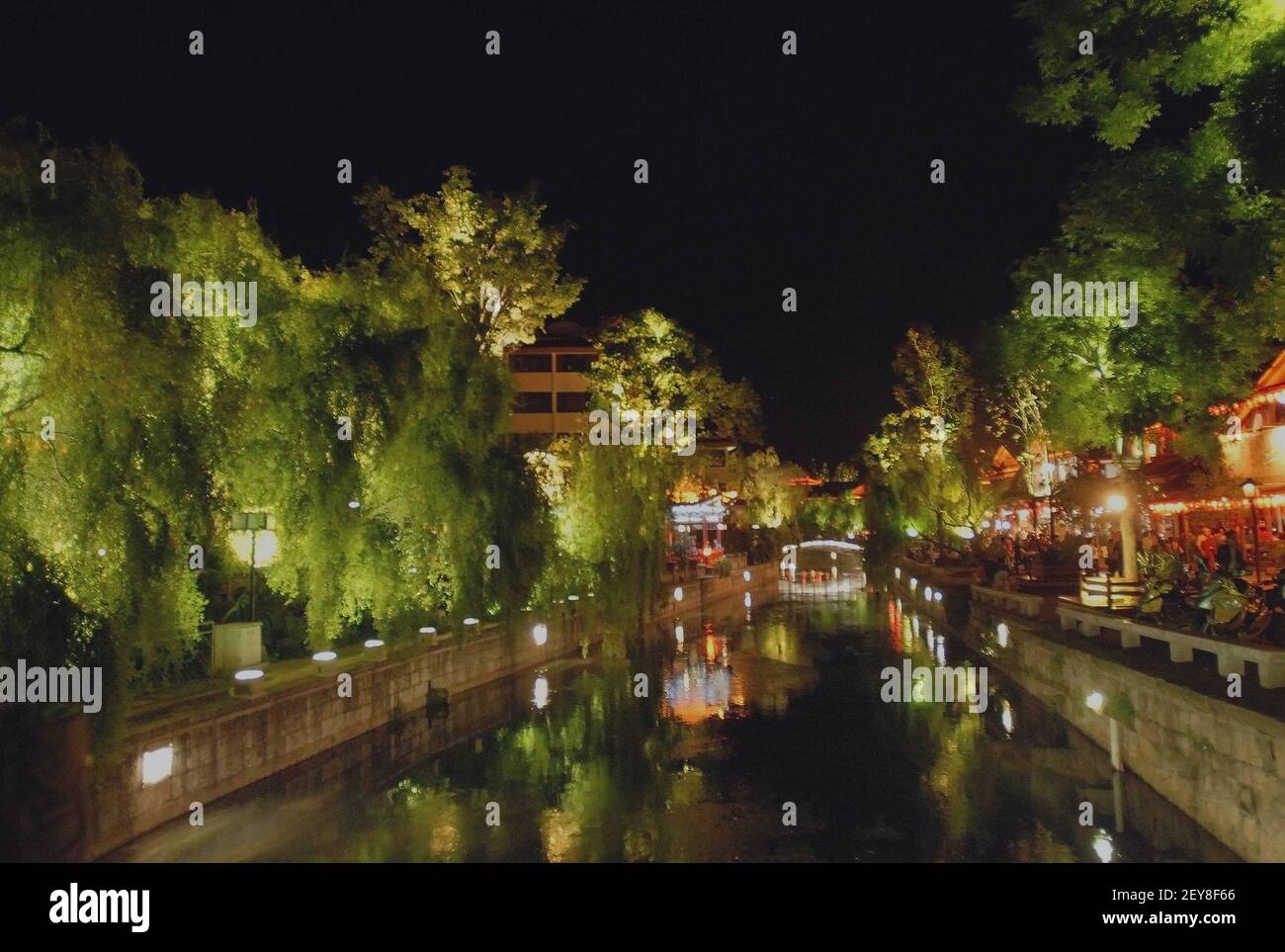 NIGHT SCENE, LIJIANG, YUNNAN PROVINCE, CHINA. PIC MIKE WALKER ...